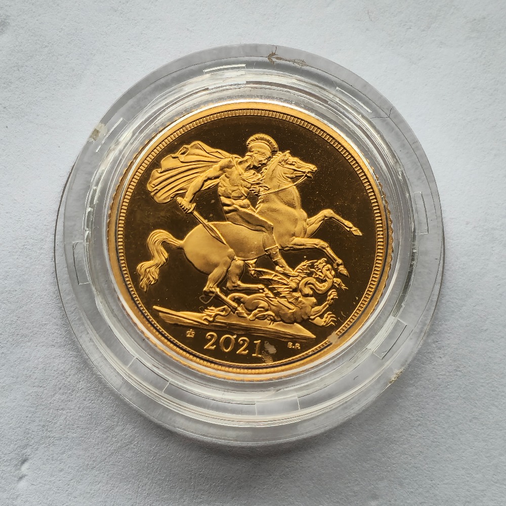 Pre-owned 22ct Gold 2021 Queen Elizabeth & St George Full Sovereign ...